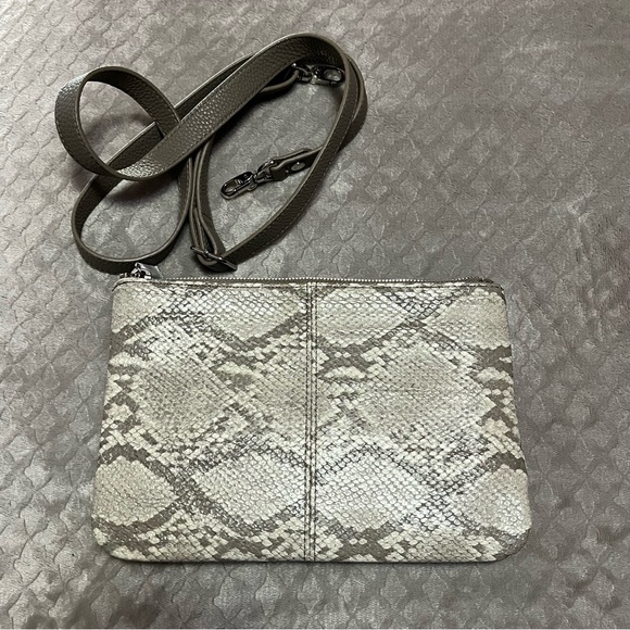 thirty-one | Bags | Thirtyone Street Style Crossbody In Putty Snake ...